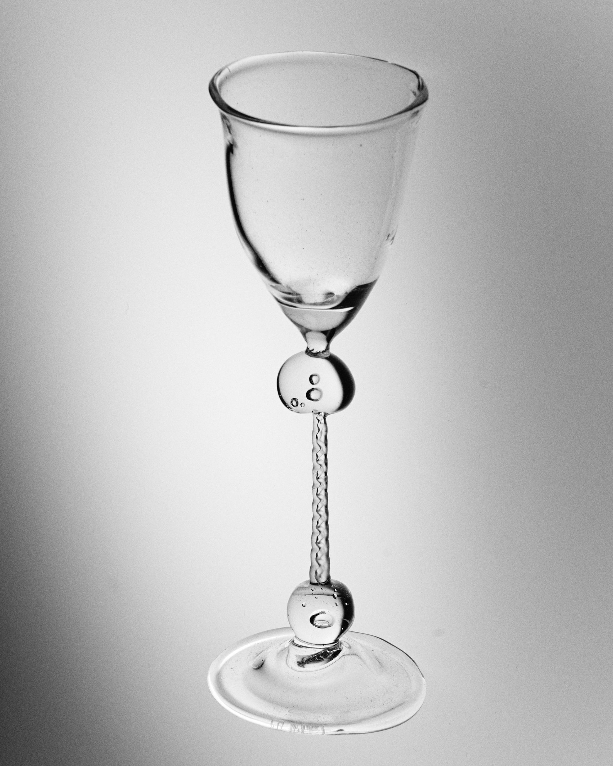 PIN–UP | ARTIST MIRANDA KEYES IS CHASING THE VANISHING POINT