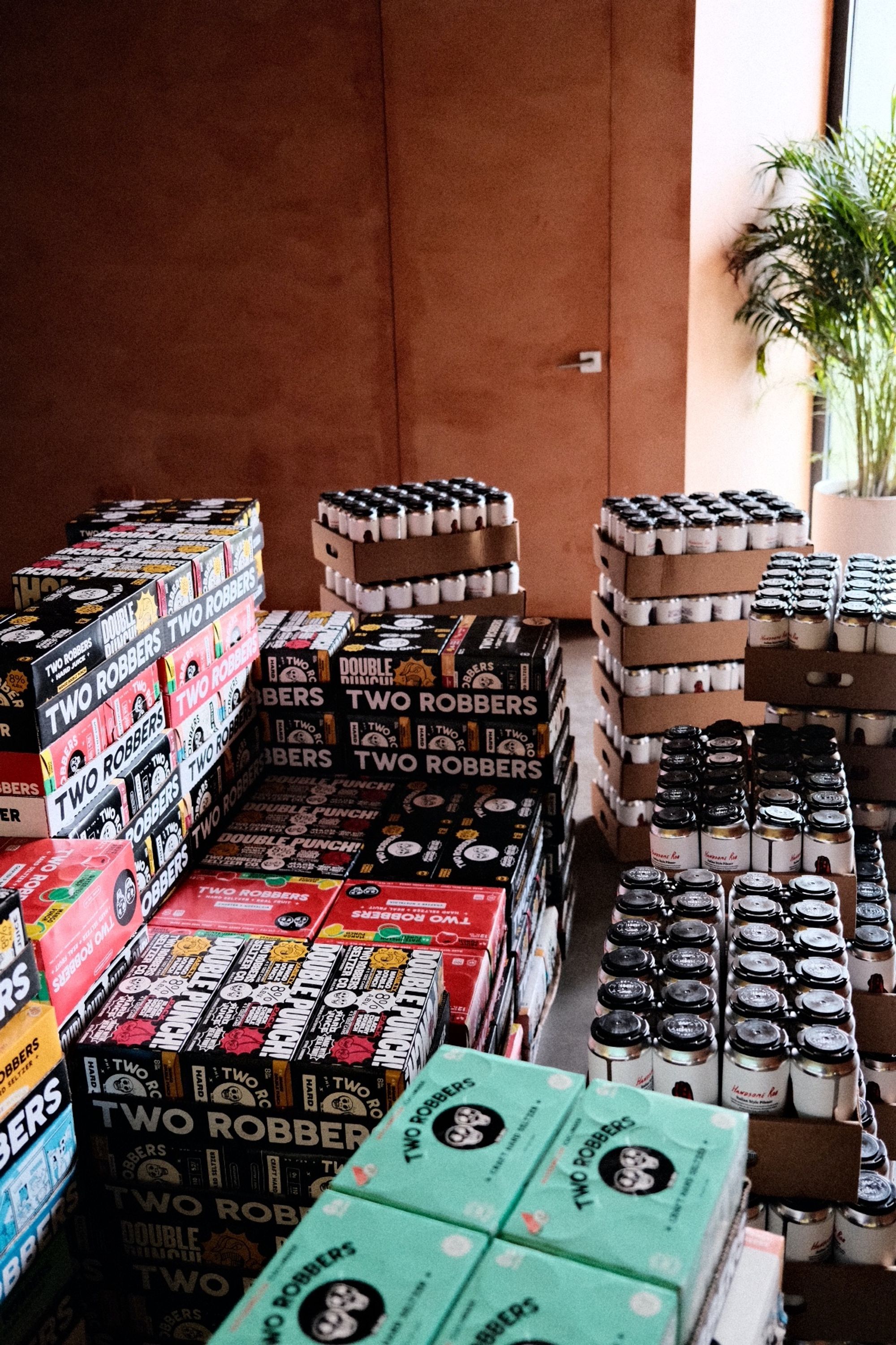 PIN–UP | TWO ROBBERS, THREE BROTHERS, AND ALEX DA CORTE