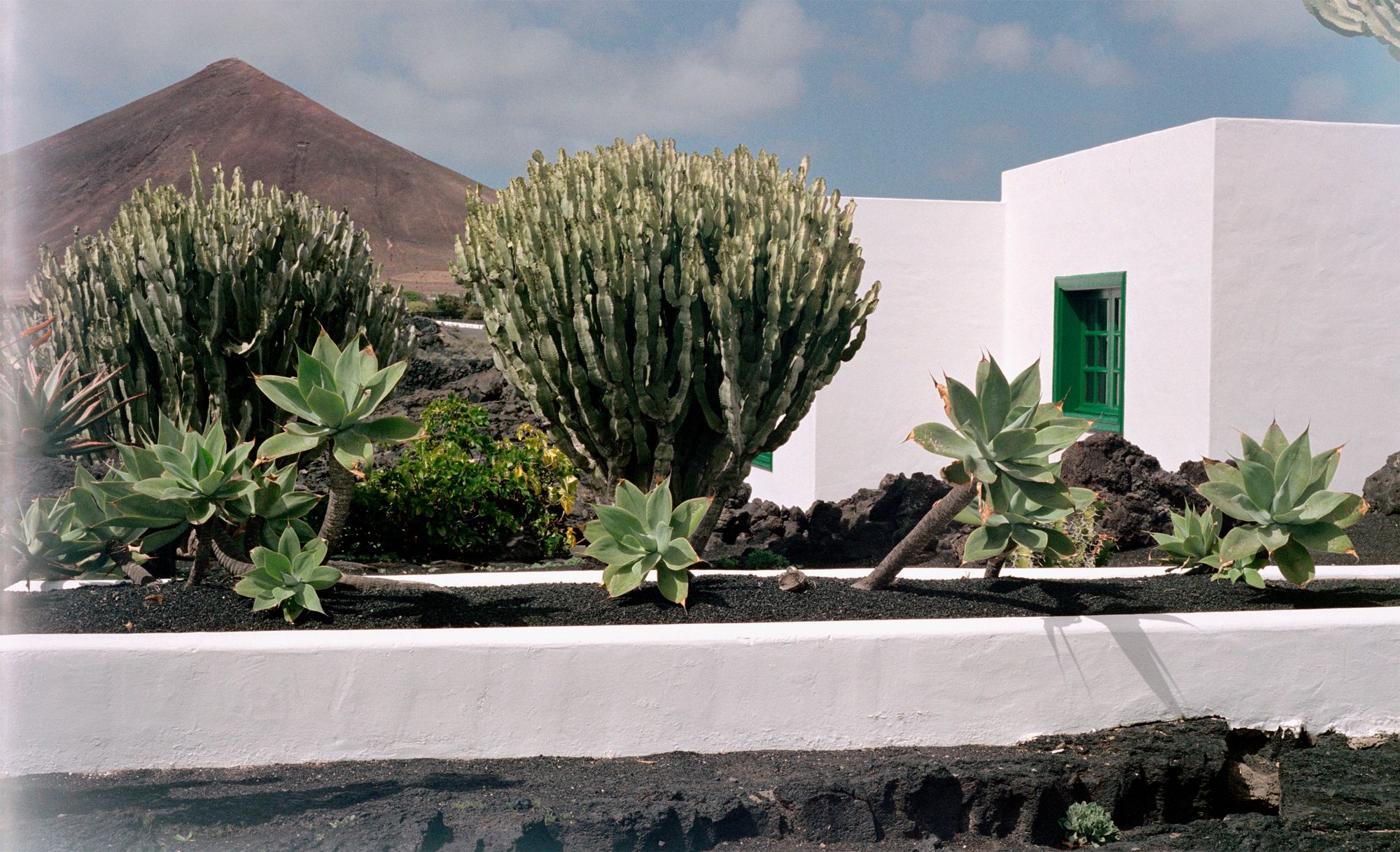 PIN–UP | CESAR MANRIQUE AND THE MIND-BOGGLING LANDSCAPE OF LANZAROTE
