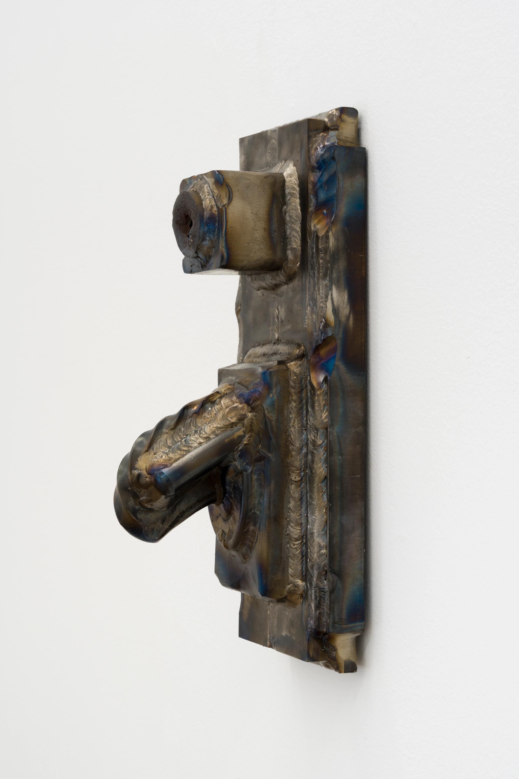 PIN–UP | ISAIAH DAVIS IS PLAYING WITH FIRE