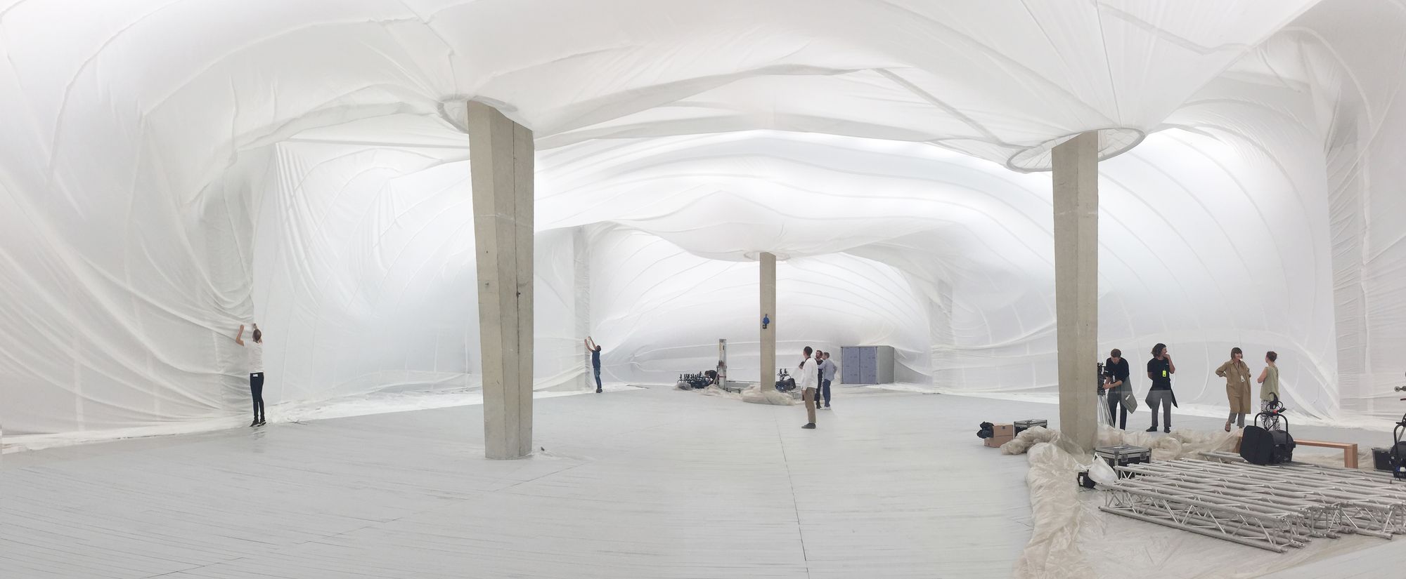 PIN–UP | SMILJAN RADIĆ’S FRAGILE VISION OF ARCHITECTURE