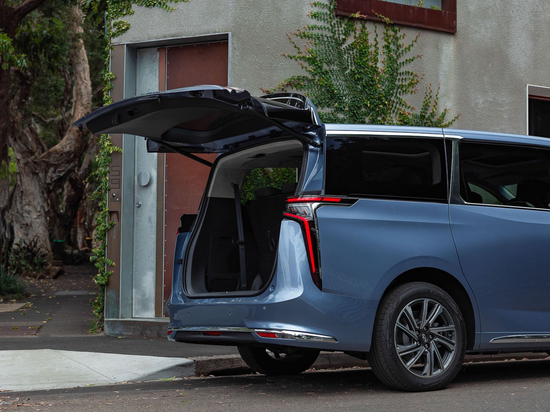 2023 LDV Mifa 9 price and specs: The electric Alphard luxury people ...