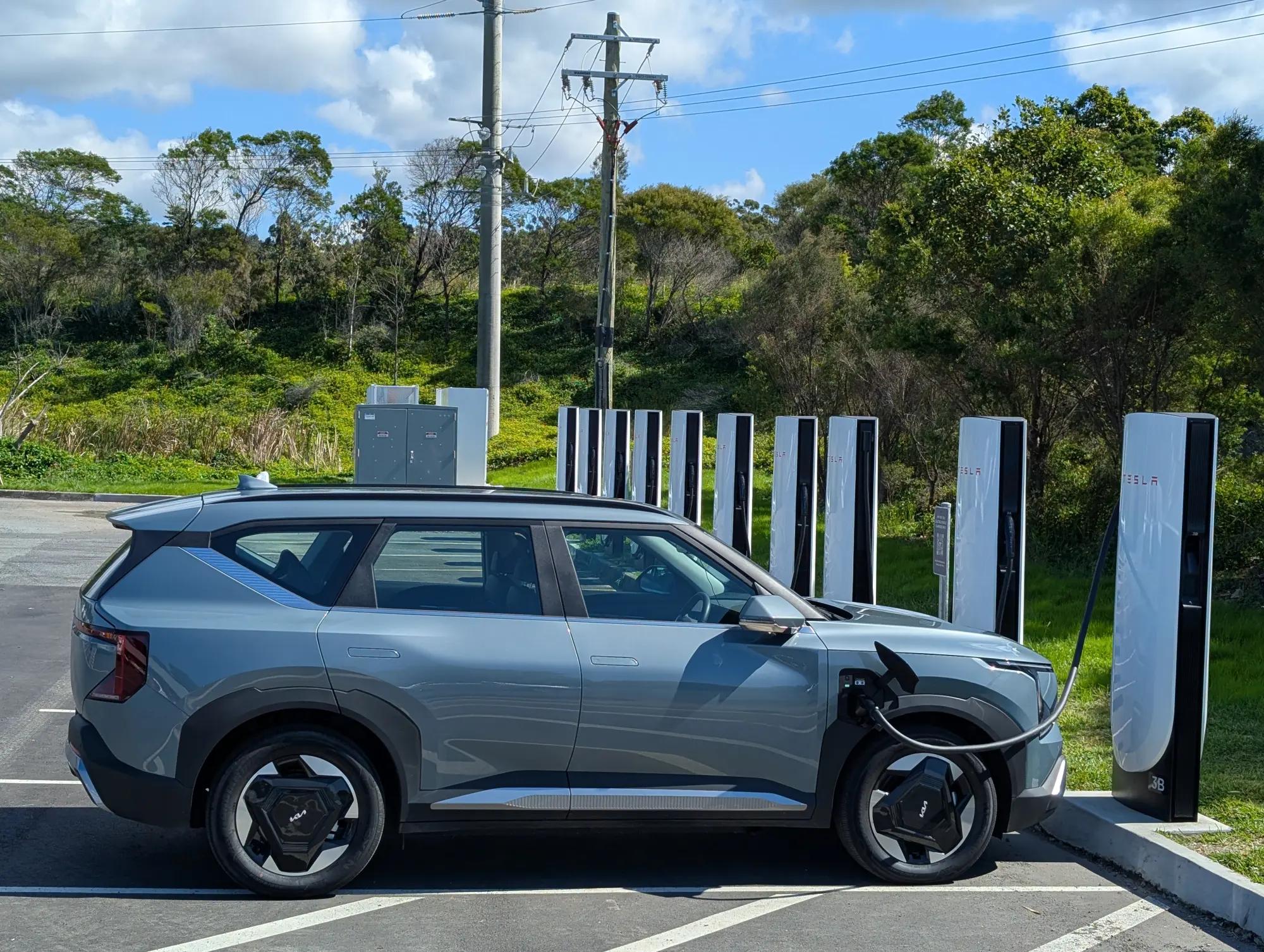 Tesla Australia Goes Fast and Big: 250kW+ Multi-Bay 4, 6, 12, 15 ...