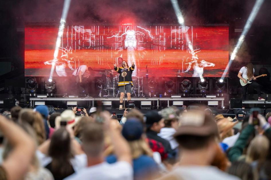 HARDY Covers Blake Shelton at Boston's Fenway Park | Holler