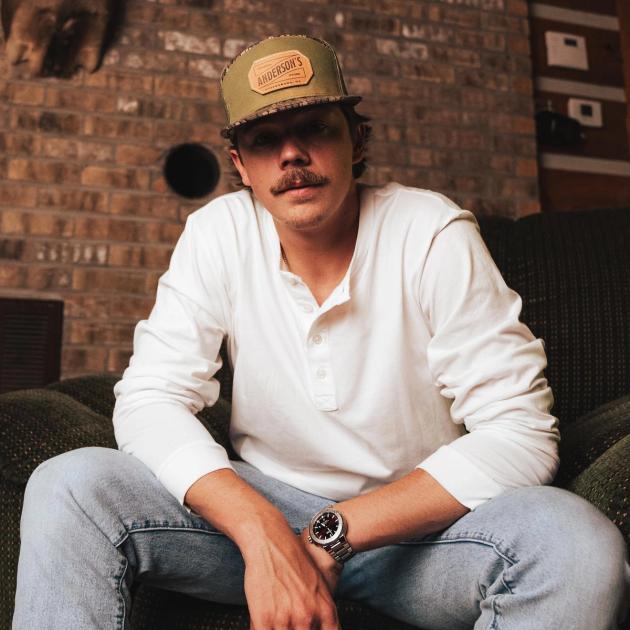 “Absolute HAMMER”: Luke Combs Reacts to Dylan Marlowe's New Unreleased Song, ‘Picture Perfect ...