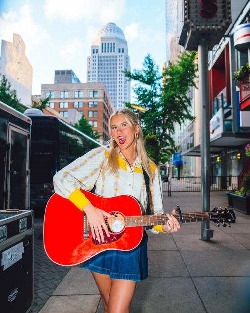 Elizabeth Nichols Unveils 2026 London Show at The Lower Third | Holler
