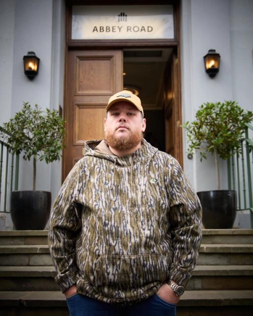 Luke Combs Unveils Tracklist for New Album ‘The Way I Am’, Featuring ...