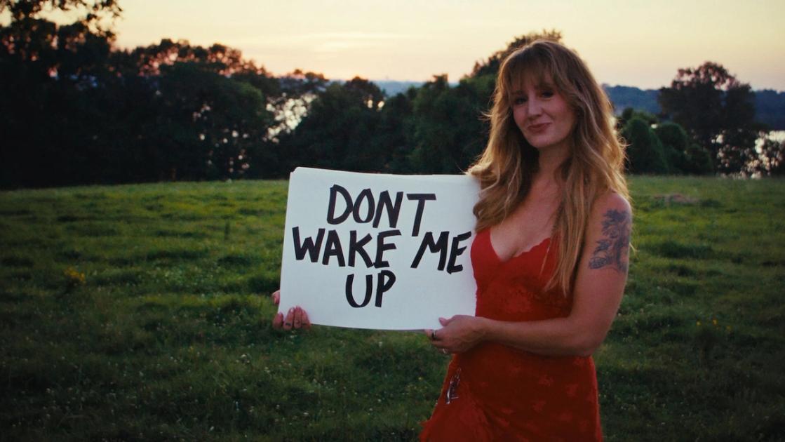Margo Price Channels Bob Dylan on New Single, 'Don’t Wake Me Up ...