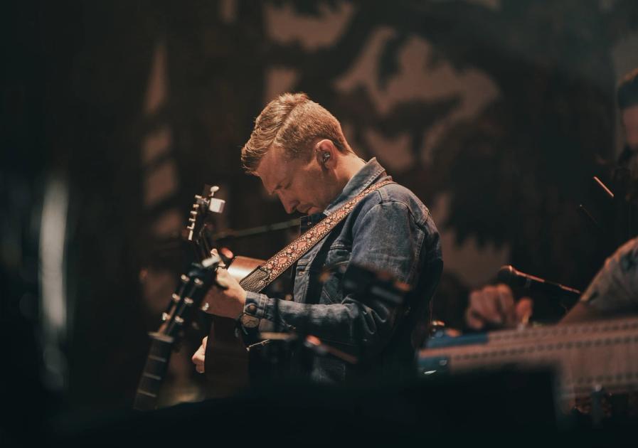 Tyler Childers Announces 2025 UK Show at London's O2 Arena | Holler
