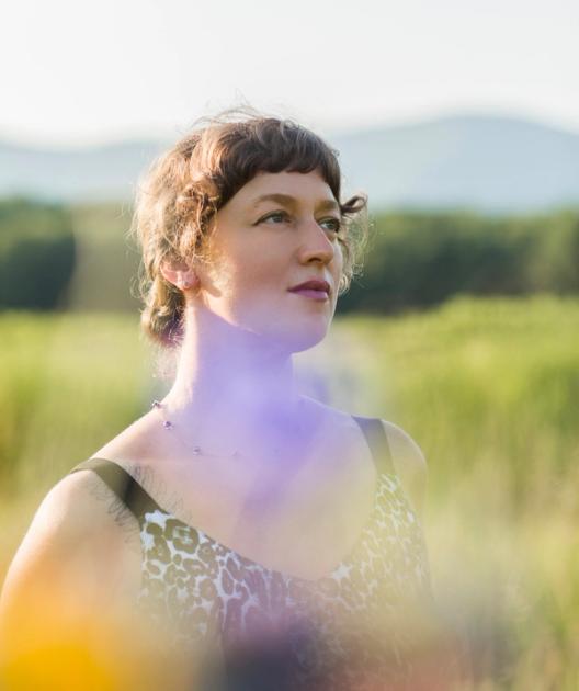 Erika Lewis - 'Loser' Single Premiere | Holler
