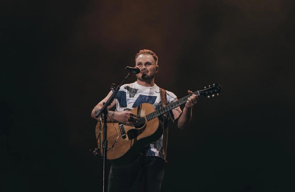 Zach Bryan Serenades Tulsa Crowd with ‘Oklahoman Son’ During Emotional ...