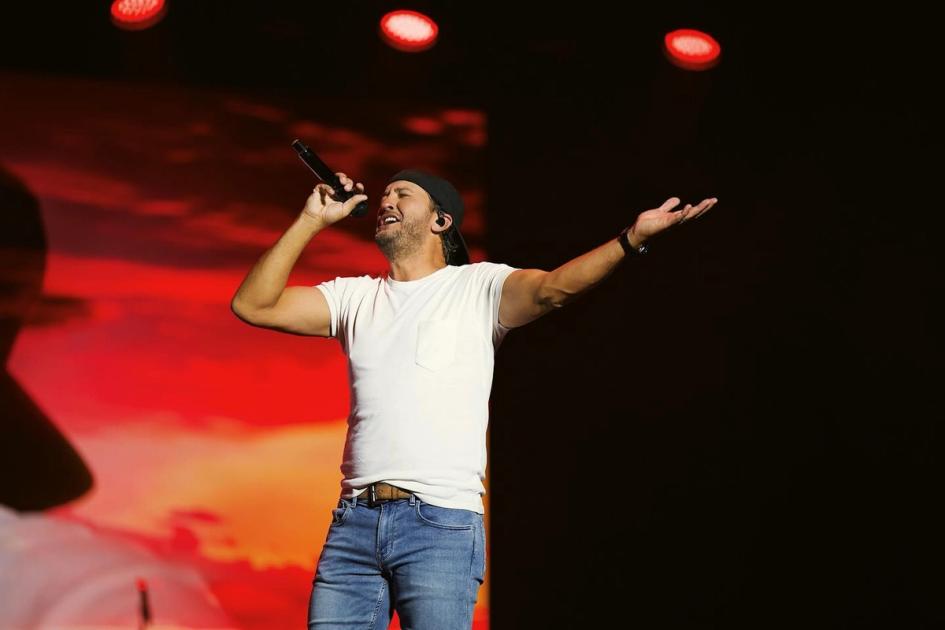 Here's All The Pre-Sale Info You Need for Luke Bryan's 2026 ‘Word on ...