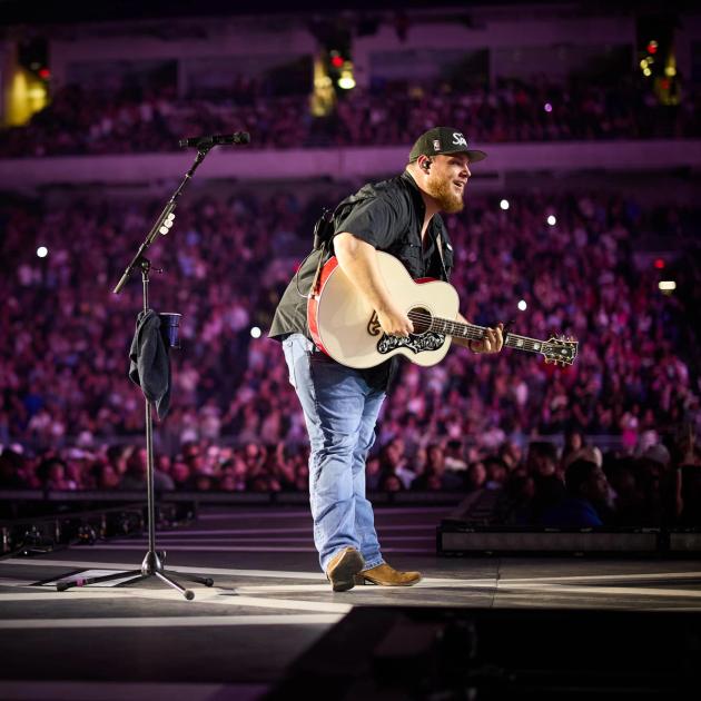 The 49ers’ George Kittle and Brock Purdy Join Luke Combs On-Stage ...