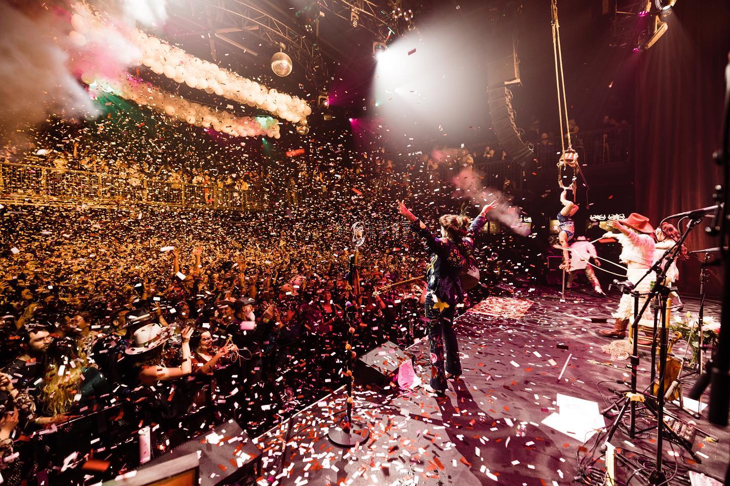 Sierra Ferrell Performs New Year's Eve Circus Spectacular in Nashville ...