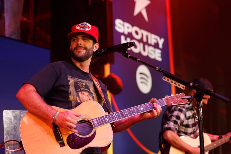 Thomas Rhett Performs Infectious Rendition of New Single, ‘Gone Country ...