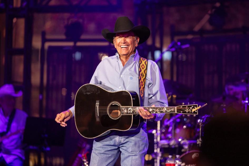 George Strait Sets New US Concert Attendance Record at Kyle Field in ...