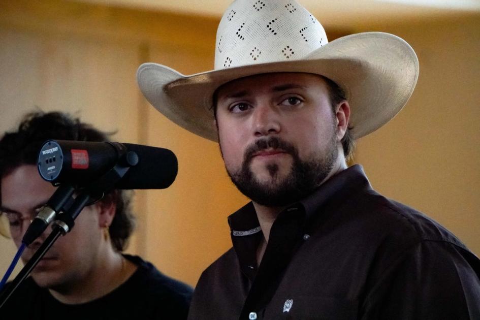 Walker Montgomery Performs ‘I Love the Way You Love Me’ During Holler ...