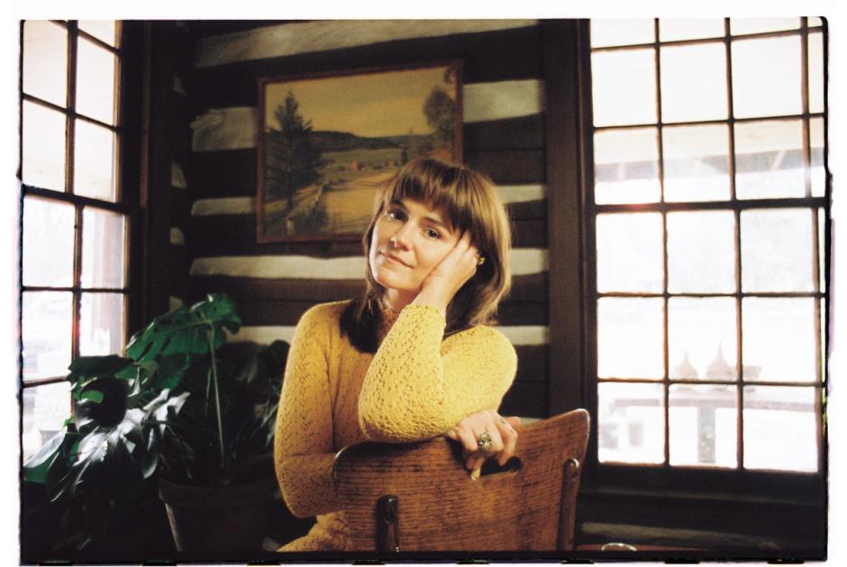 Erin Rae: Performs New Song 'He's Not Free' | Holler