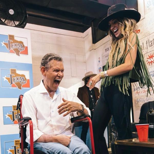 Lainey Wilson Brings Out Randy Travis During Billy Bob's Texas Show Lainey Wilson Brings Out Randy Travis During Billy Bob's Texas Show