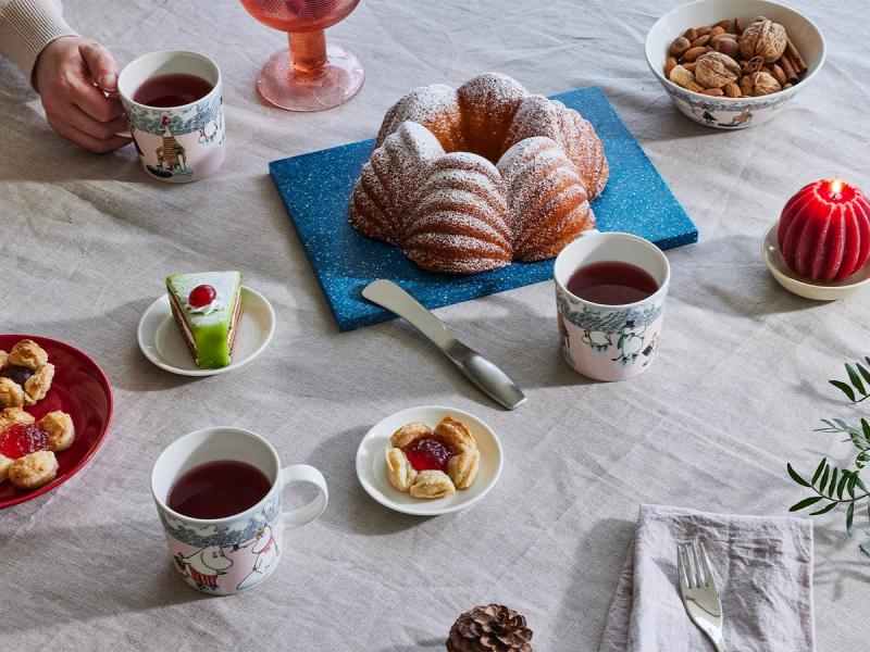 The winter 2022 Moomin mug features the athletic Mr. Brisk trying to ...