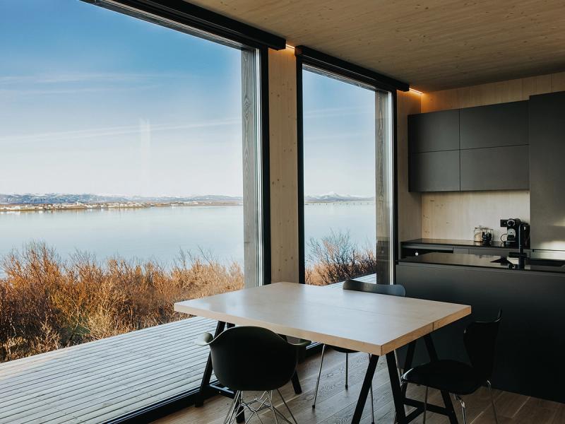 Prefab homes for minimalist tastes: Manta North provides everything ...