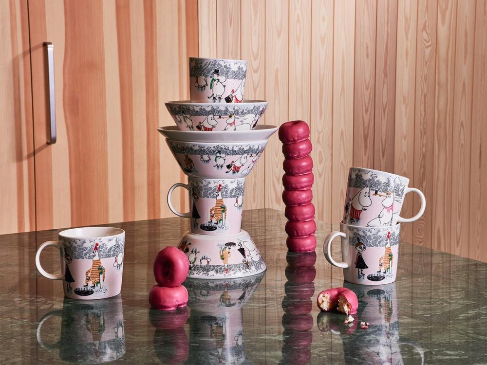 The winter 2022 Moomin mug features the athletic Mr. Brisk trying to ...