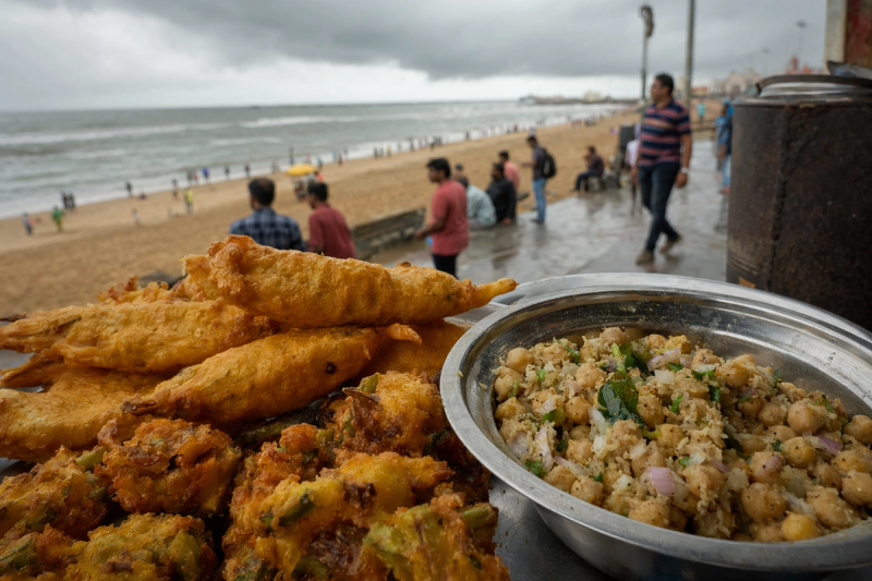 Chennai Marina Beach Snacks in Monsoon: Sundal, Bajji & Safety