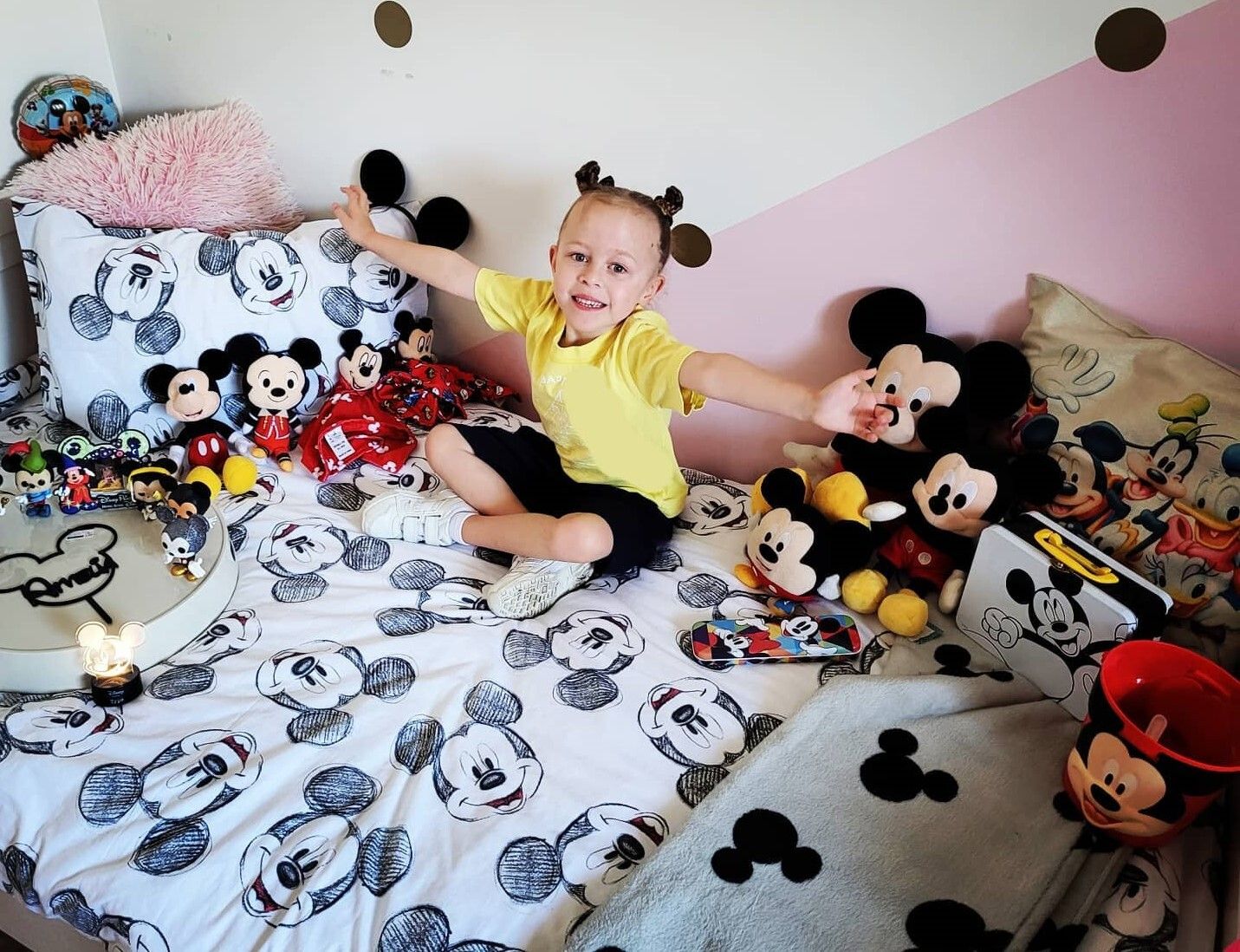 Wish To Meet Mickey Mouse |Amelia's Life-Changing Wishs - Make-A-Wish ...