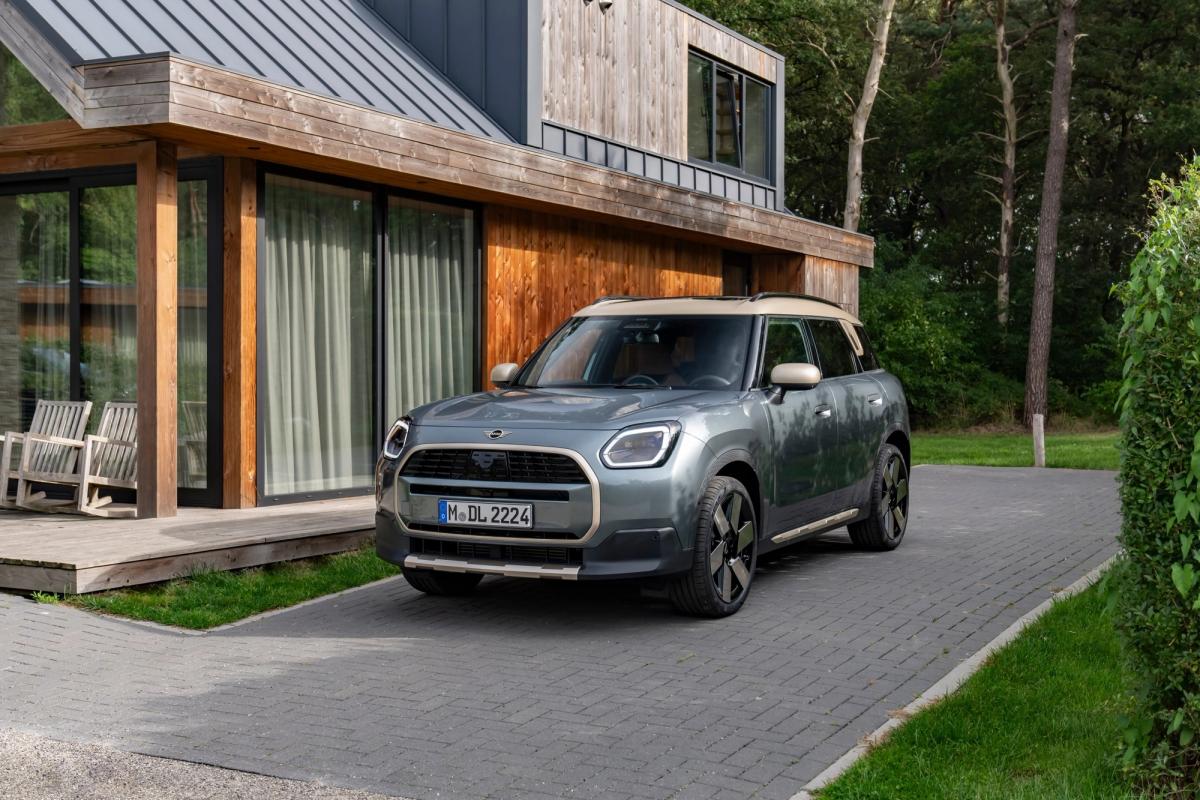 Cat A-Friendly, Petrol-Powered MINI Countryman Launched In Singapore ...