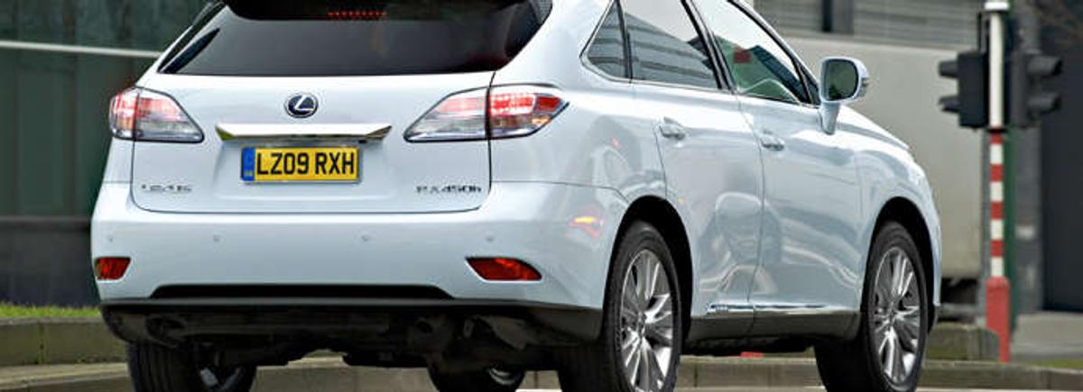 Lexus cuts driver distraction with new Head-Up Display | OneShift by ...