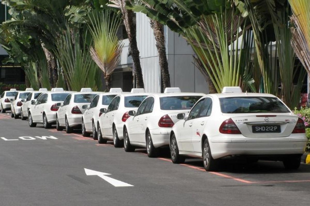 SG: Taxi drivers protest new queueing system | OneShift by Carousell