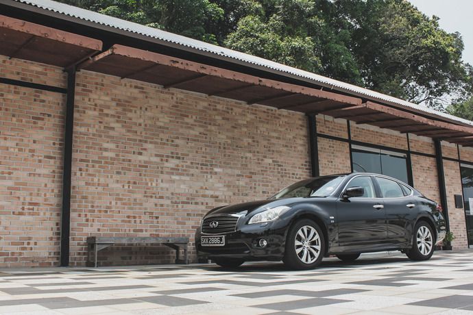 Infinity Q70 Premium 2.5 V6 Review: Infiniti and beyond | OneShift