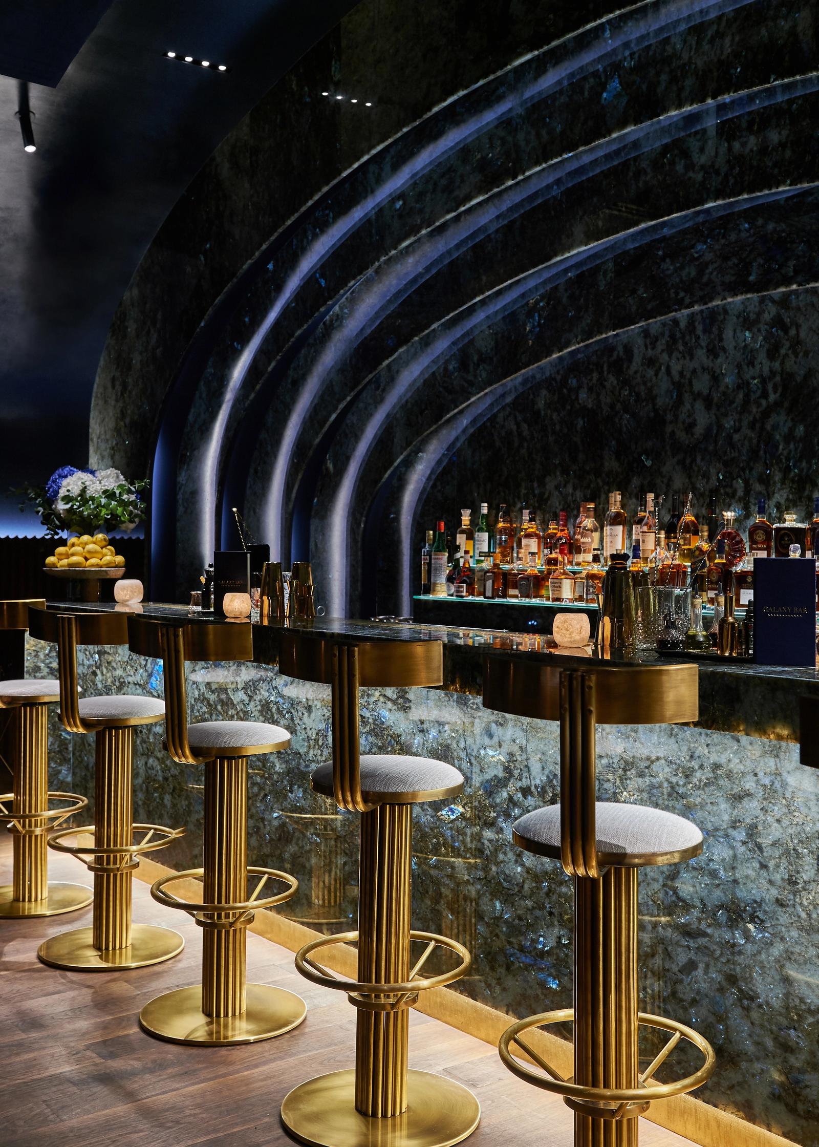 Galaxy Bar | Verhaal