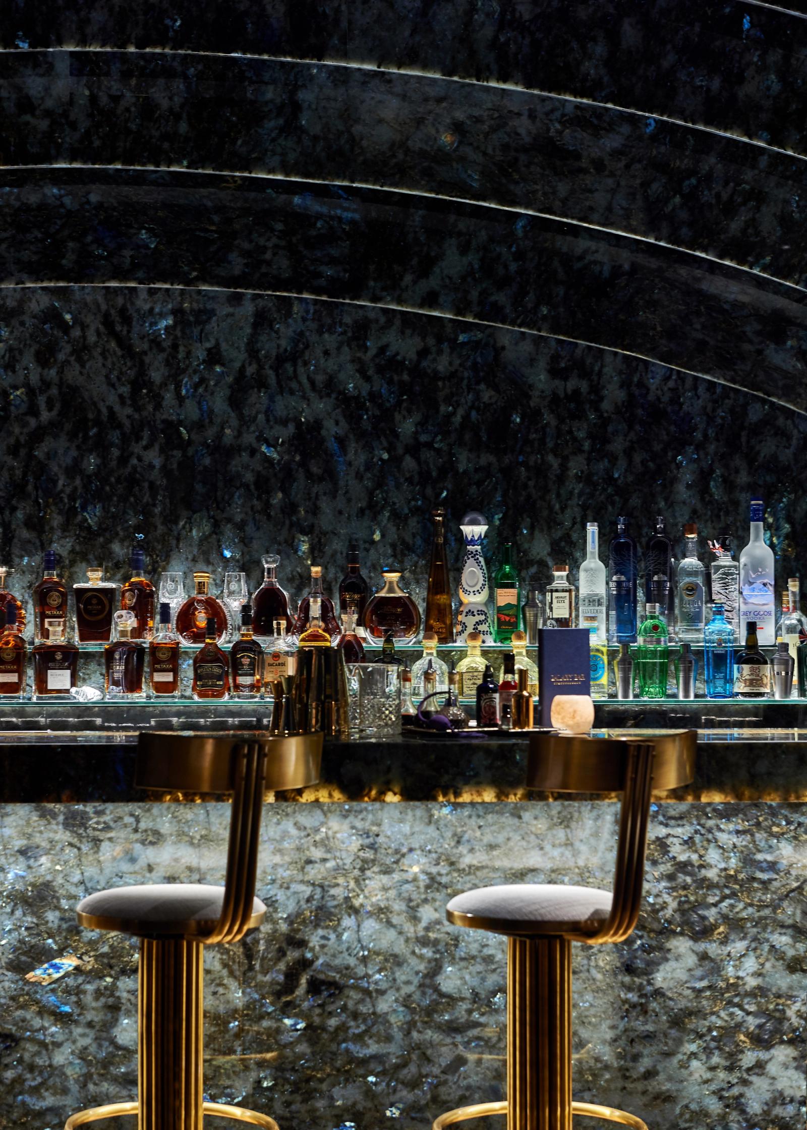 Galaxy Bar | Verhaal