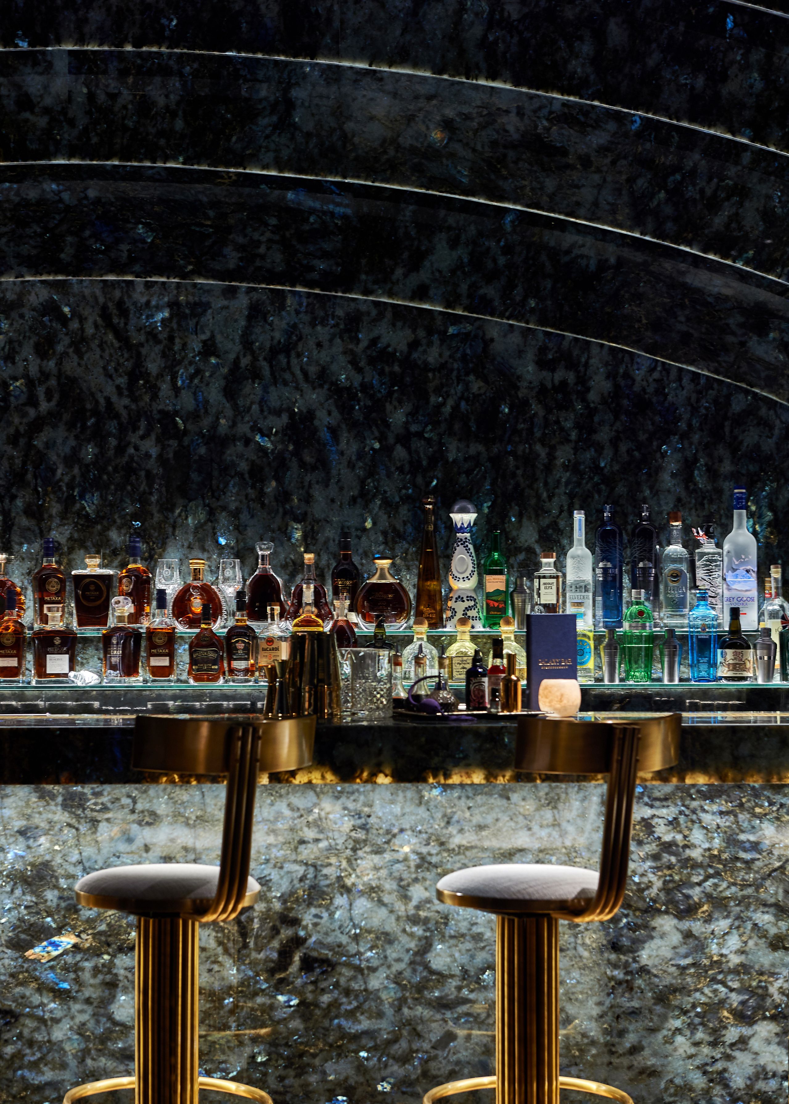 Galaxy Bar | Verhaal