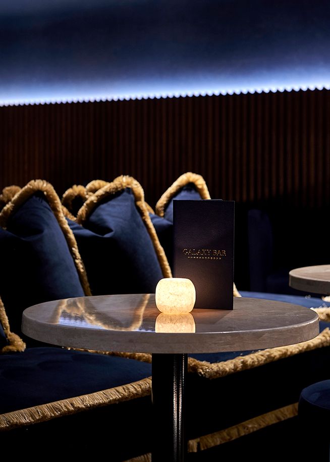 Galaxy Bar | Verhaal