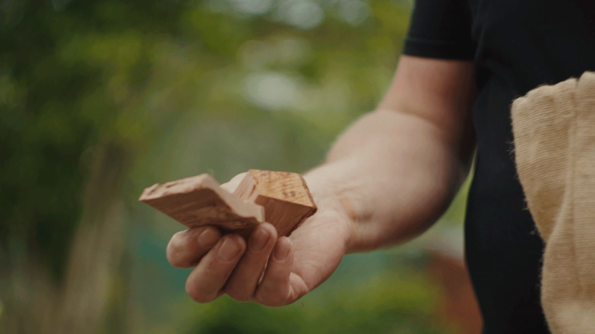 The snake method for setting up charcoal in a barbecue