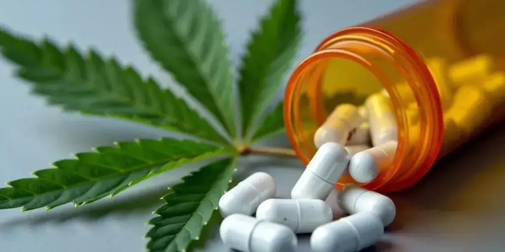 Ibuprofen und Cannabis: Risiken bei der Einnahme von Weed und Medikamenten