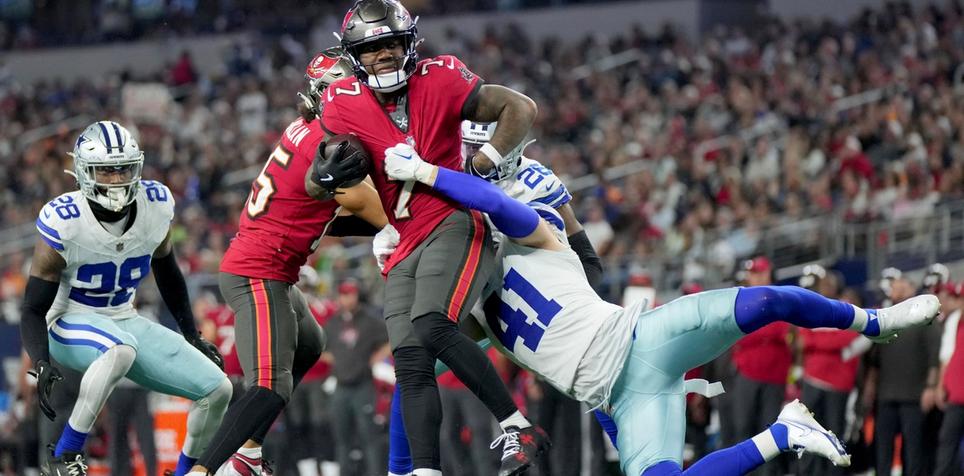 Bucky Irving Fantasy Week 17: Projections, Points and Stats vs ...