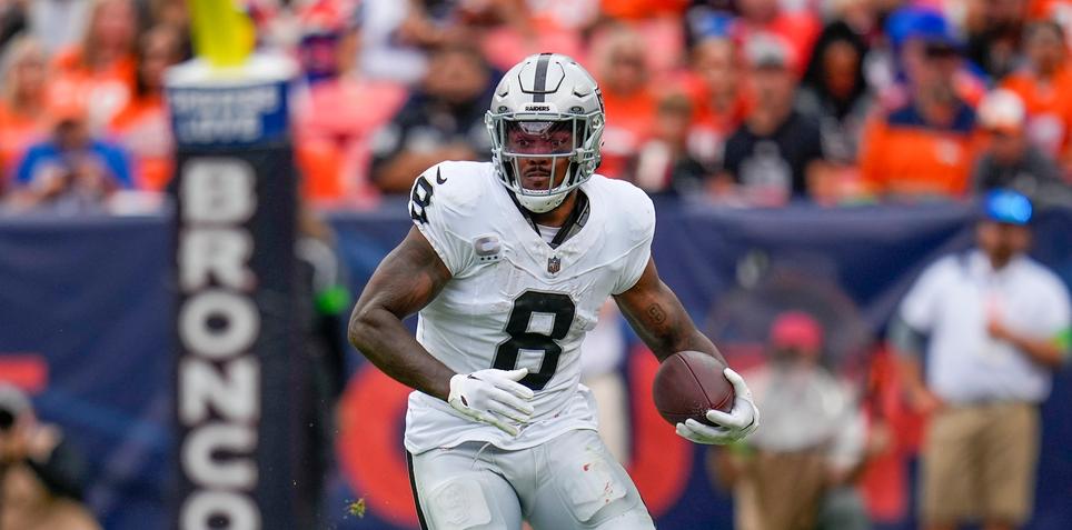 Josh Jacobs Fantasy Week 4: Projections, Points and Stats vs. Chargers ...