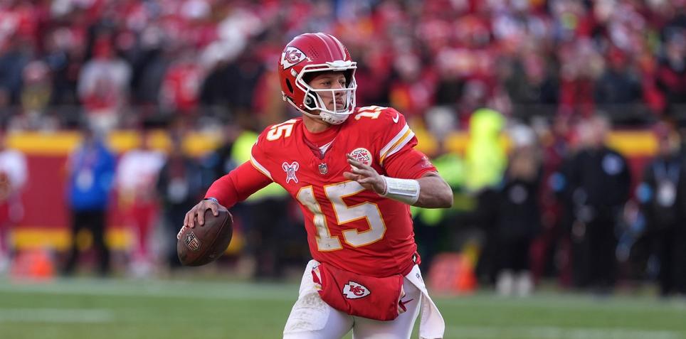 How Has Patrick Mahomes Performed on Monday Night Football? MNF History ...