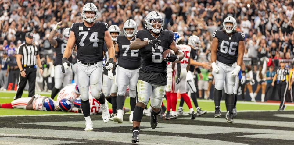 Sunday Night Football Preview: Will the Raiders Keep Rolling Against ...