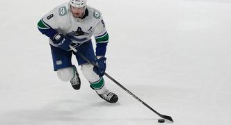 Canucks vs Lightning Prediction, Odds, Moneyline, Spread & Over/Under ...