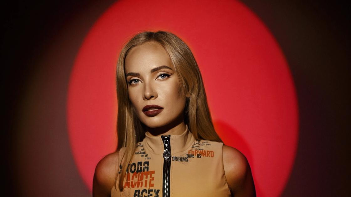 Yulia Niko | Gray Area