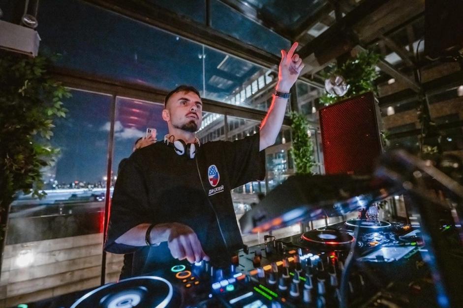 Get to Know Eskuche With These 5 DJ Sets | Gray Area