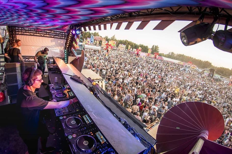 5 Can't-Miss De La Swing YouTube Dj Sets | Gray Area
