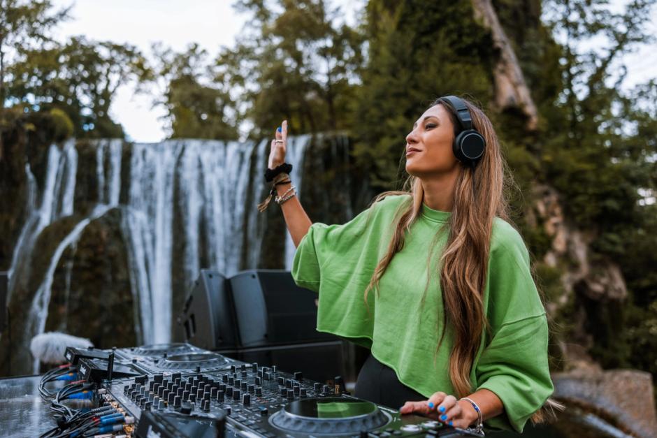 5 Manda Moor Tracks You Should Know | Gray Area