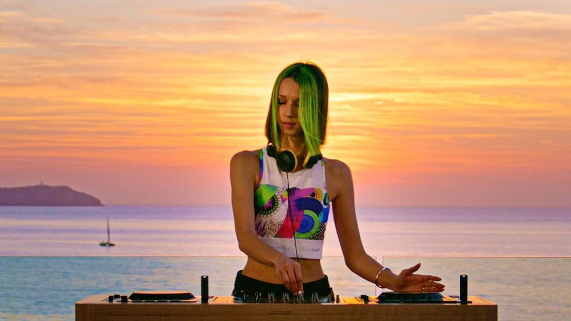 5 of Miss Monique's Most Stunning Live Streams | Gray Area