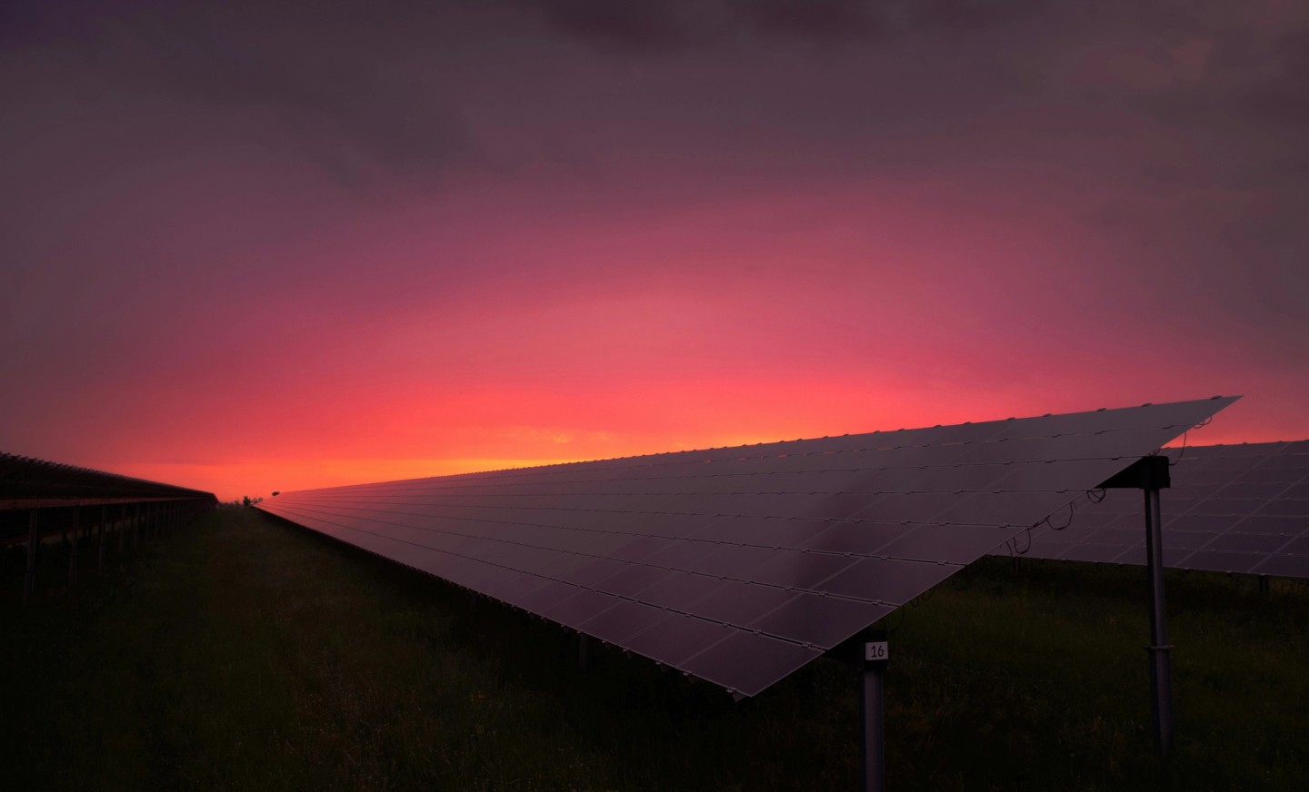 A complete guide to solar panels, batteries, and energy independence ...