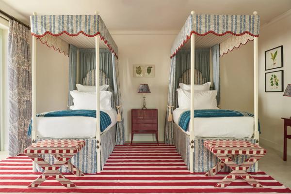 Japanese Textiles: An Introduction · Penny Morrison